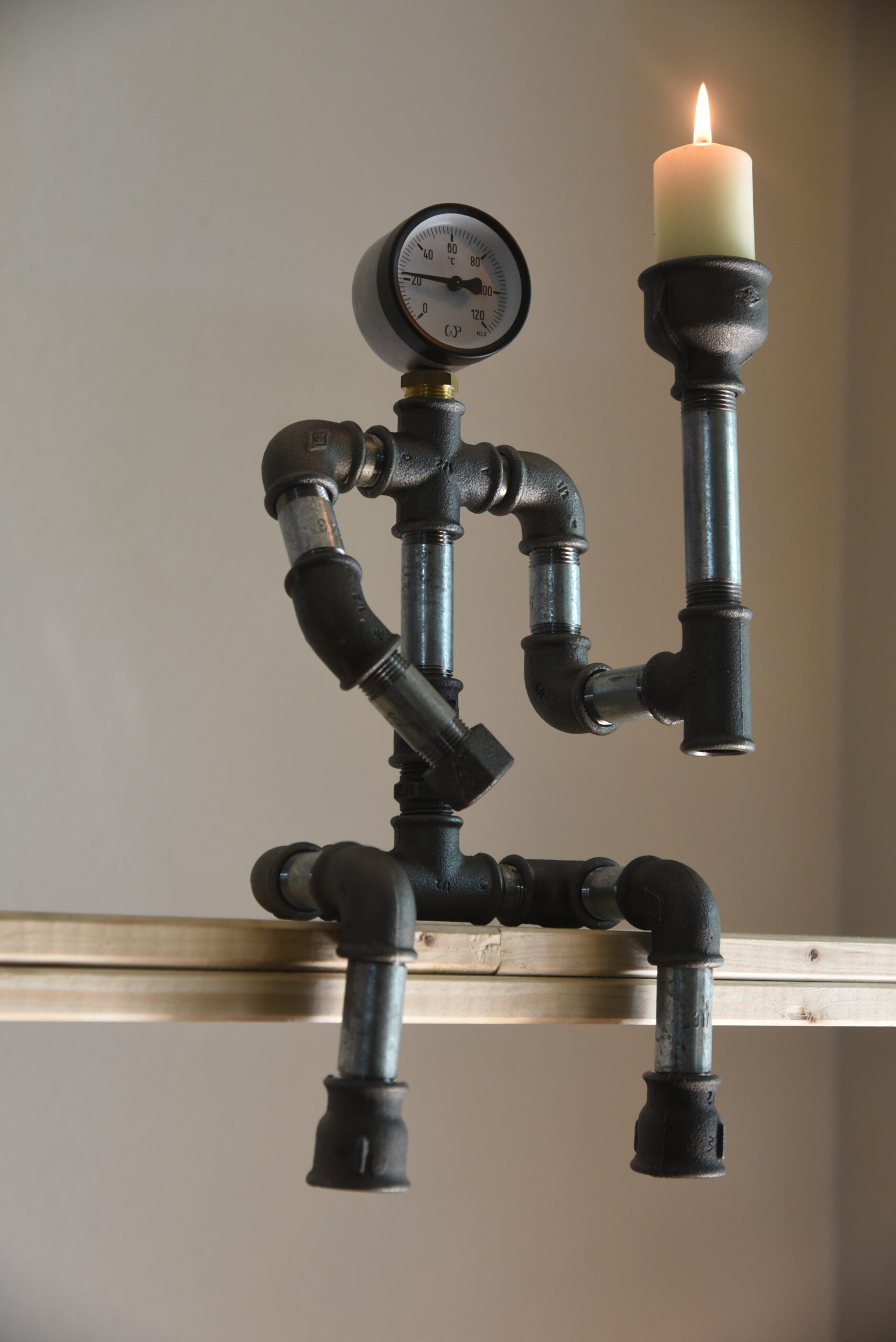 Temperman als Kantensitzer mit Kerze - art_temperi